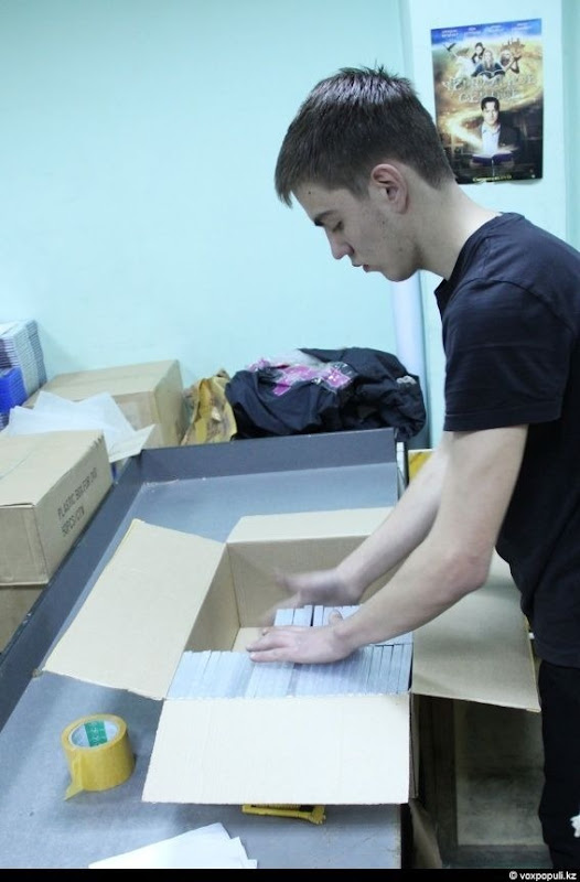 Inside a DVD Manufacturing Plant | Amusing Planet